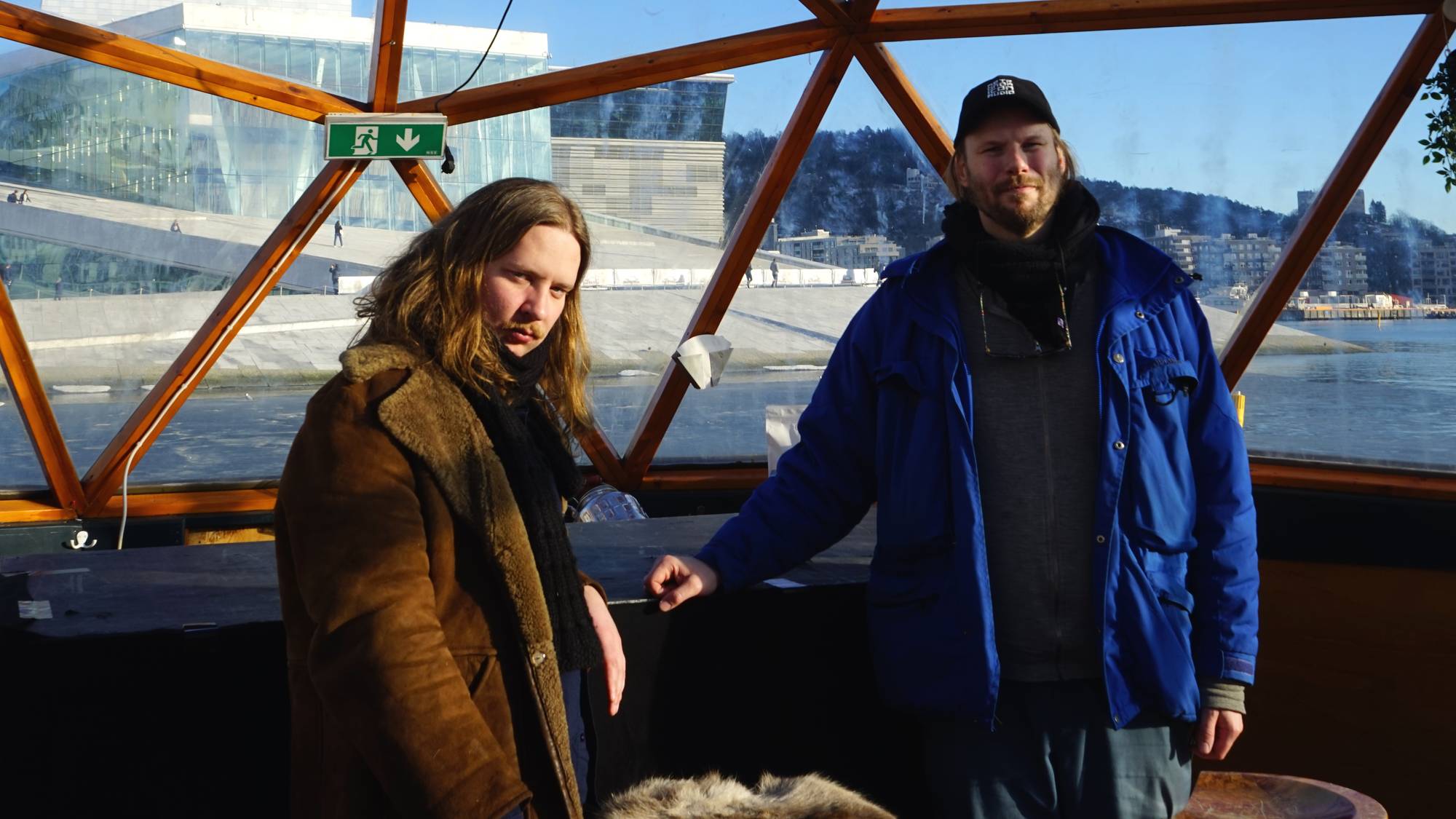 Anmeldelse: «Snu hver stein» av Kenneth Lien og Center of the Universe ...