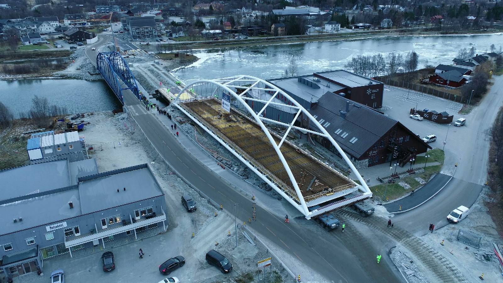 Her settes nye Storslett bru på plass i Nordreisa i Troms – NRK Troms ...