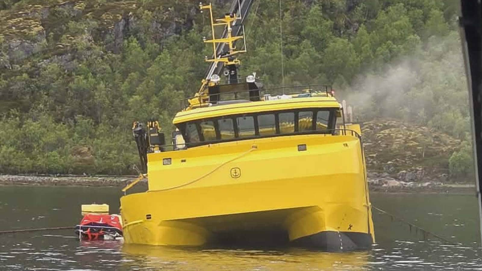 Bergingsaksjon av båten «Yngve» pågår – NRK Troms og Finnmark