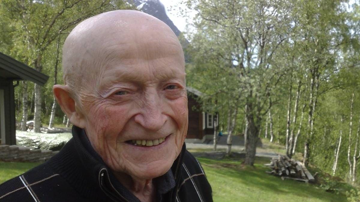 Rolf Hellem (97) er død – NRK Nordland