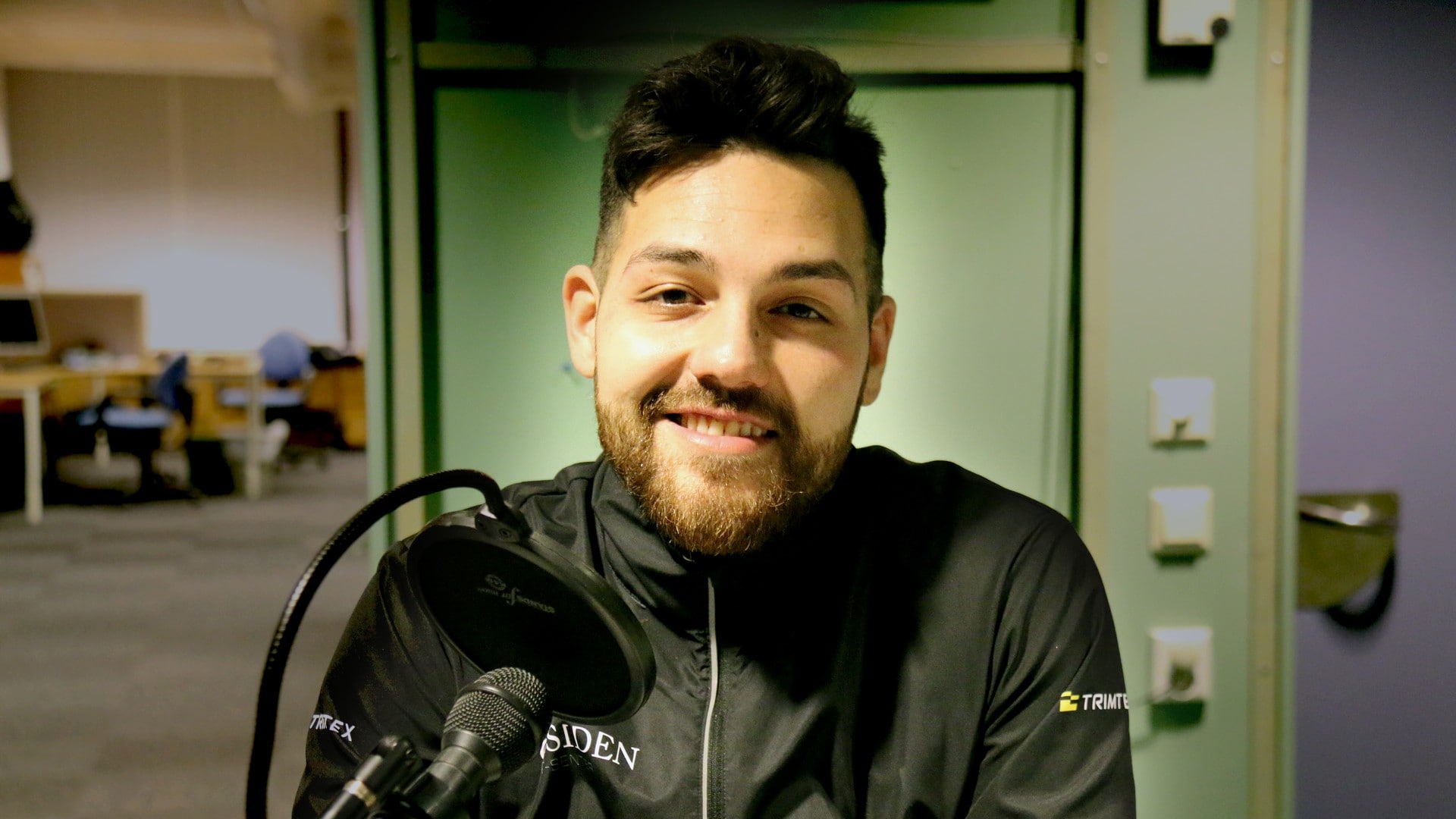 Alejandro Fuentes med to nye sanger – NRK