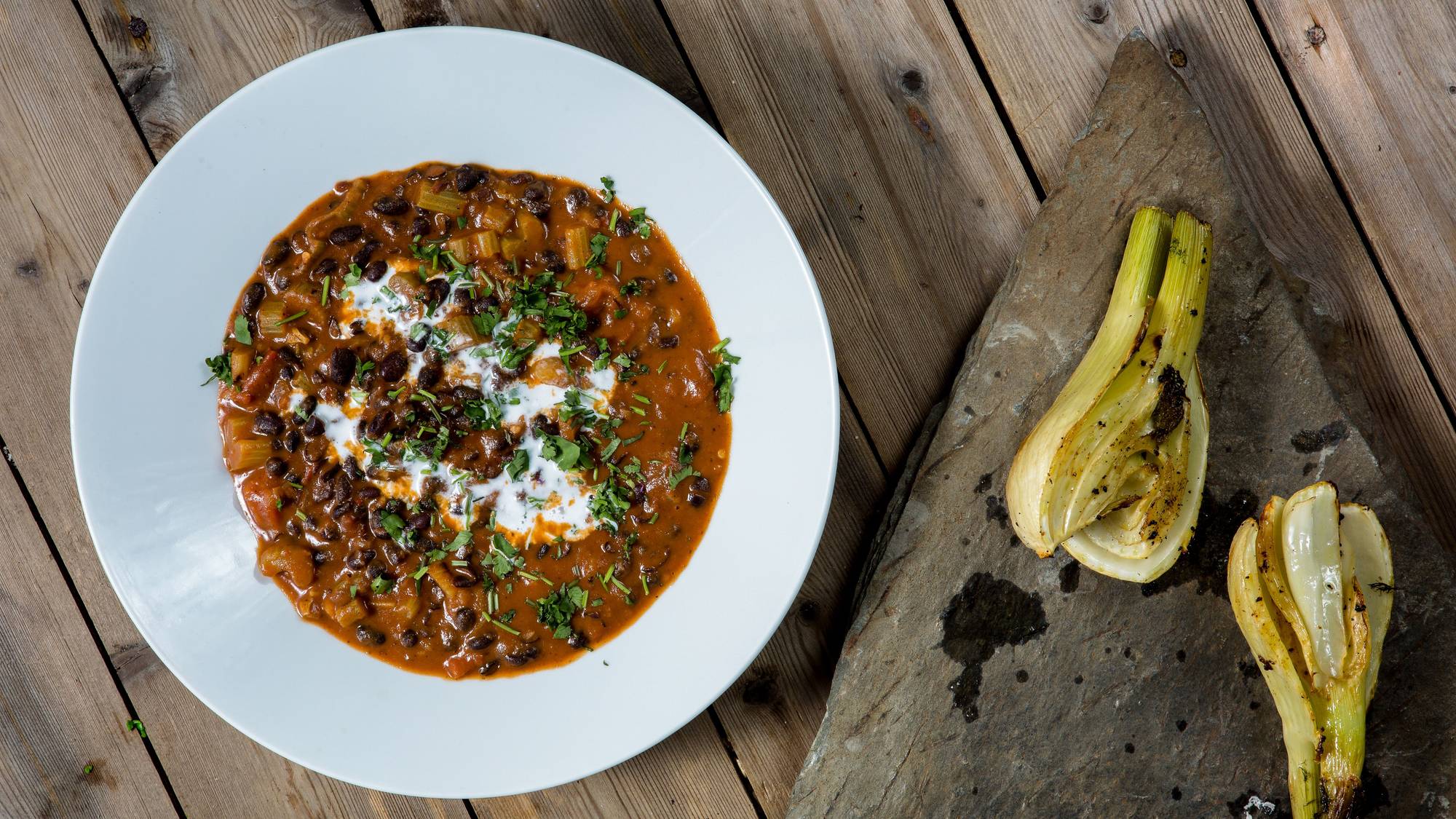 Karibisk gryte med bakt fennikel – NRK Mat – Oppskrifter og inspirasjon