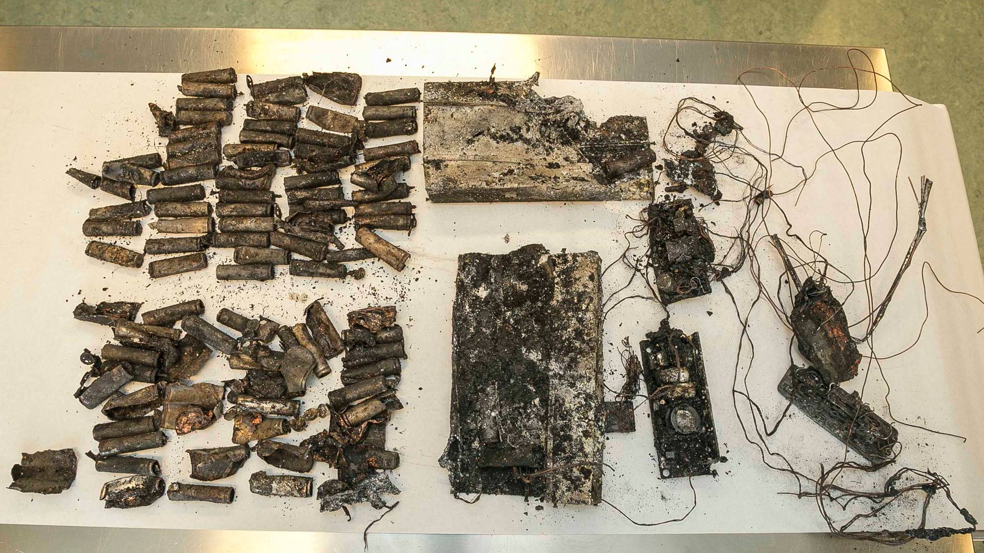 Brann i batteri: Hvordan unngå brann i batteri, og hvordan slukke brann ...