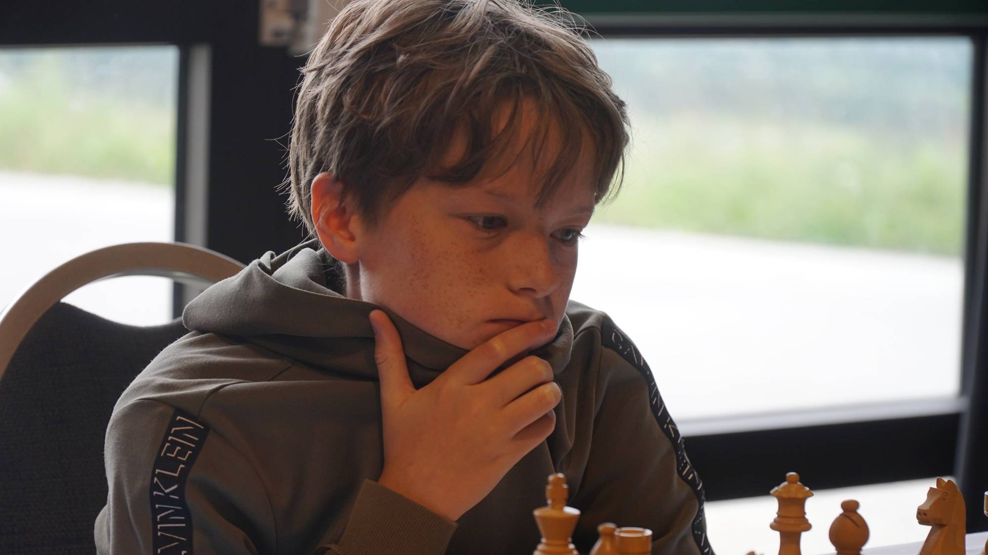 Aksel Bu Kvaløy (15) fra Stavanger er norges­mester i sjakk – NRK Rogaland – Lokale nyheter, TV ...