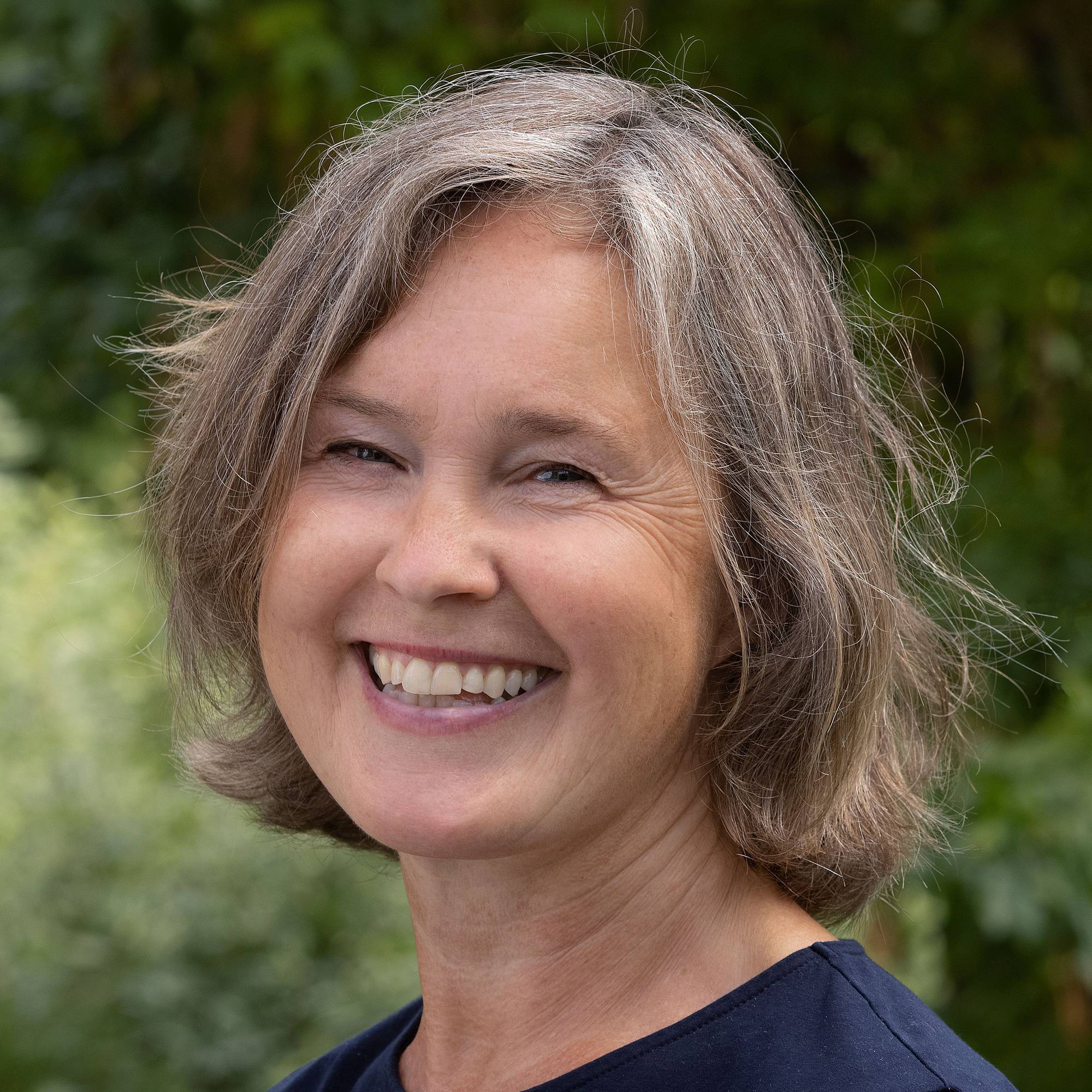 Anmeldelse: «Under brosteinen, stranden!» av Johan Harstad – NRK Kultur ...