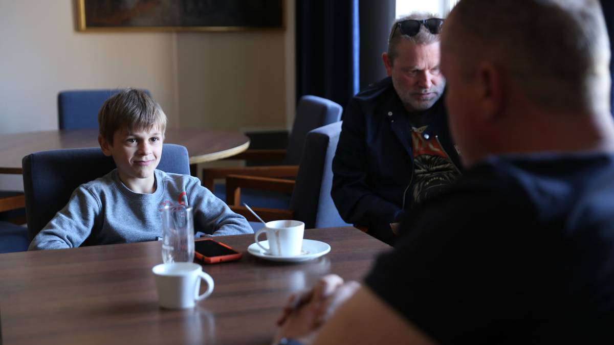 Oliver (9) og 19 andre evakuerte får ikkje flytta heim før tidlegast ...