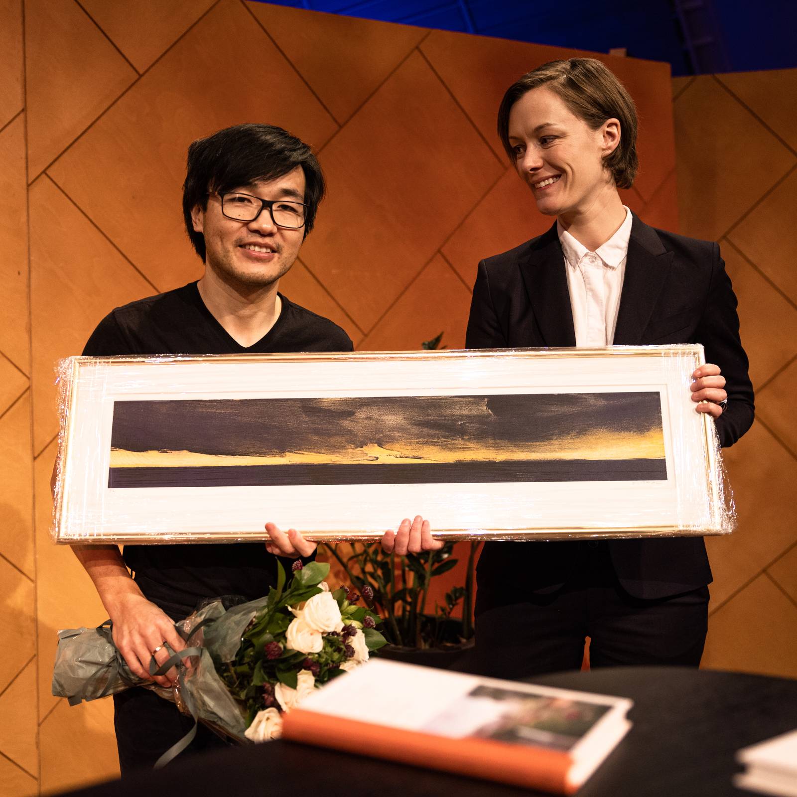 Anmeldelse: «Kvit, norsk mann» av Brynjulf Jung Tjønn – Anmeldelser og ...