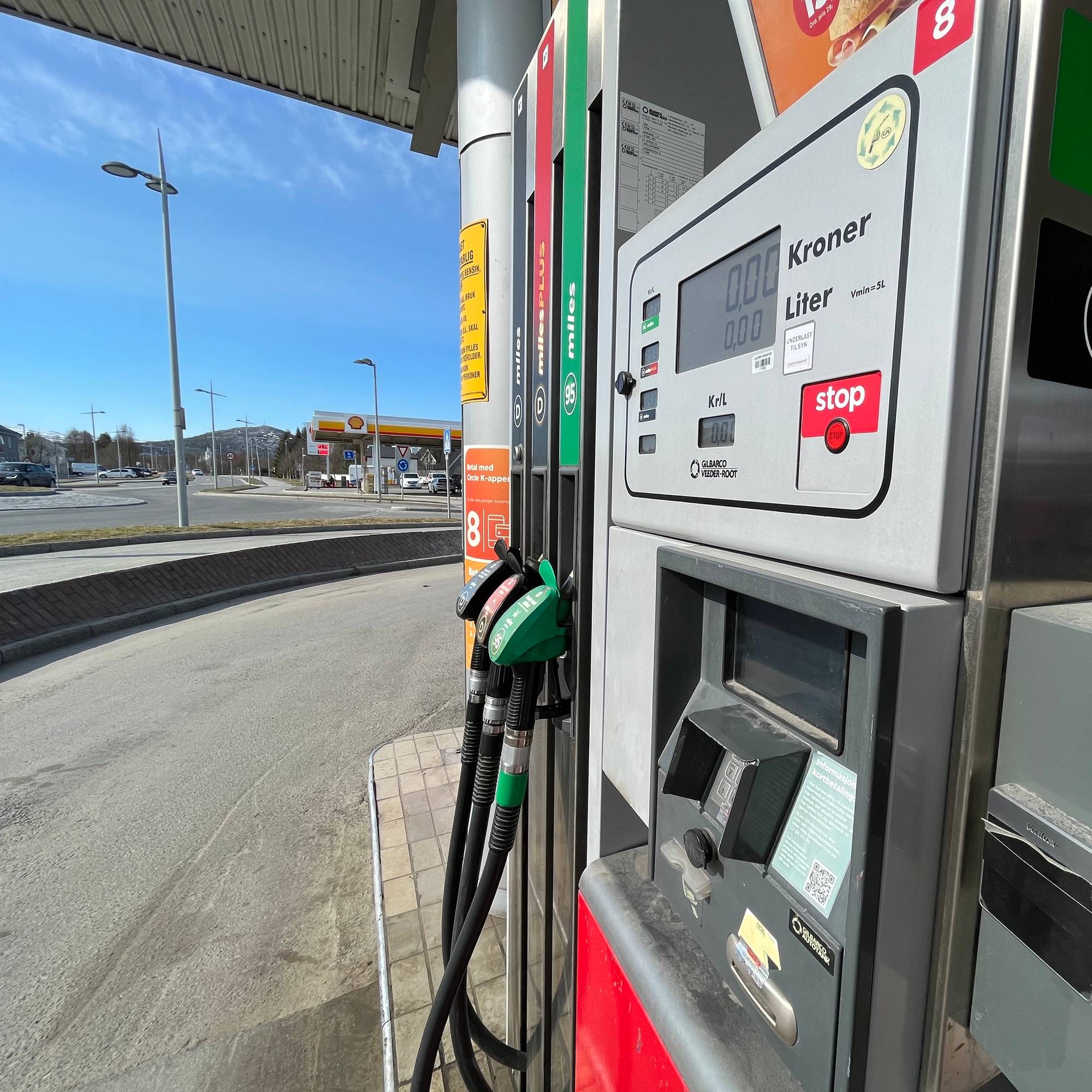 Meiner E10 bensin, som er 95-oktan med tilsett etanol, kan vere ...