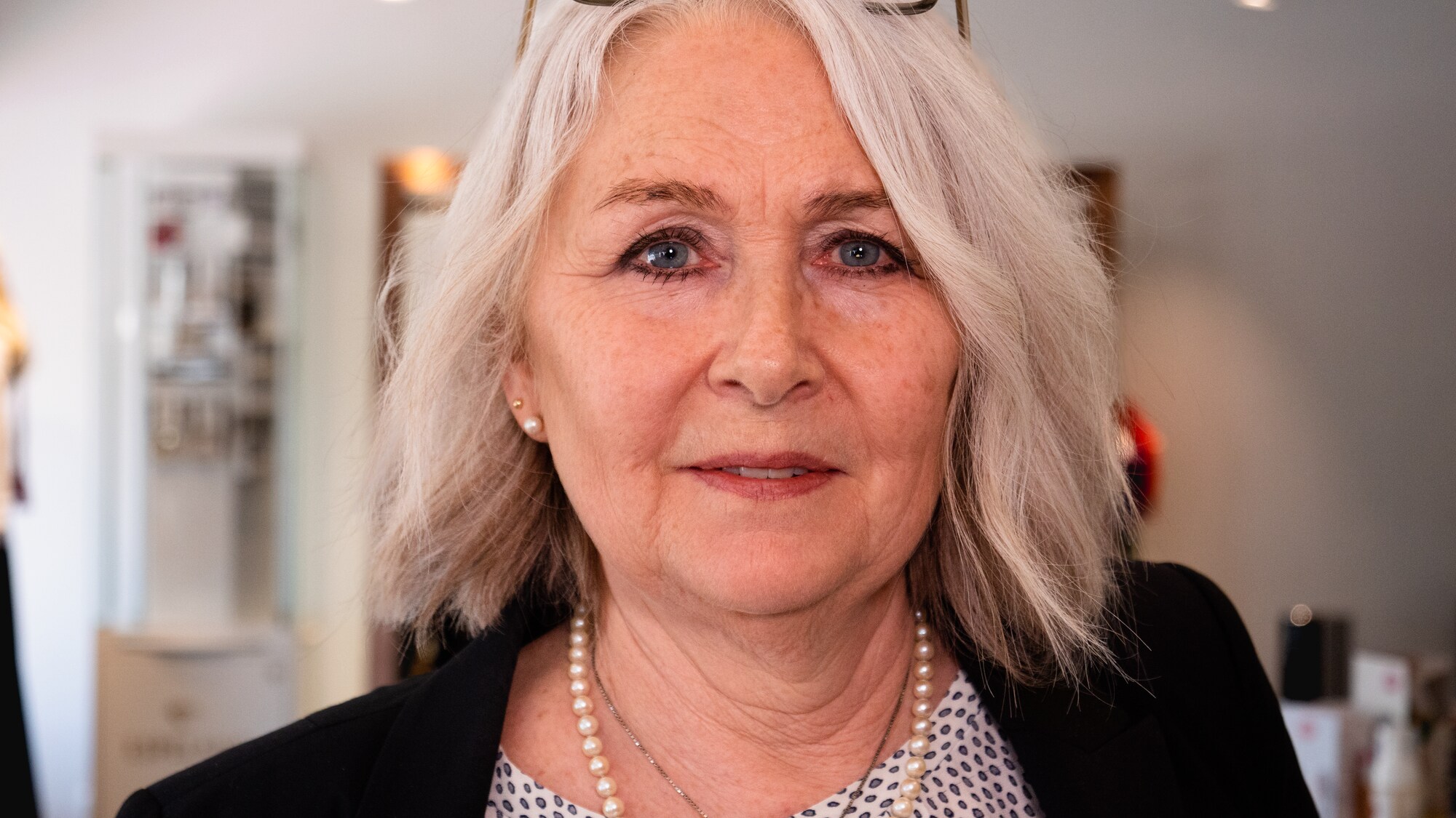 Sandra Lyng nye bunadsskjorte utsolgt – bunadspolitiet reagerer – NRK ...