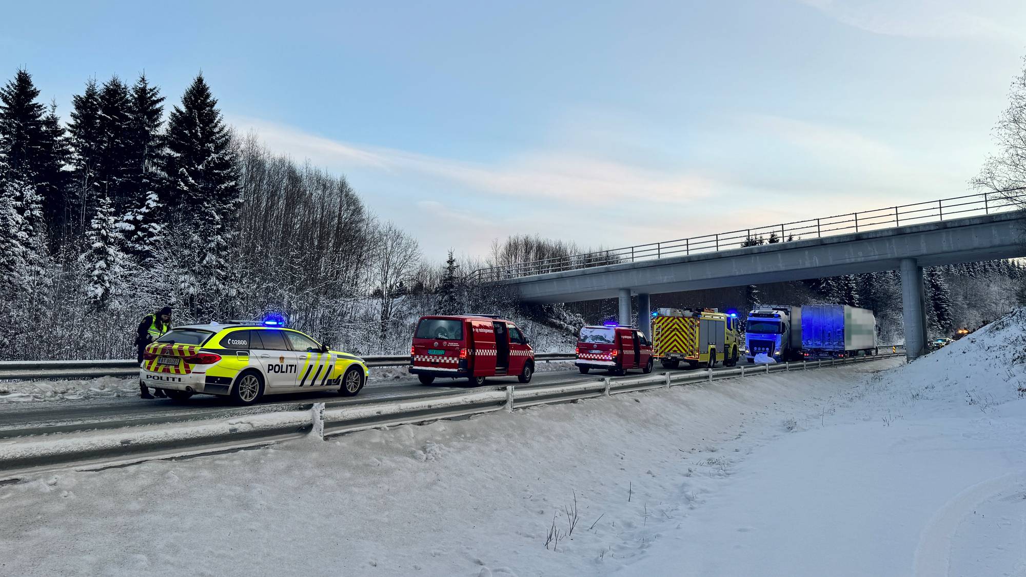 Front mot front på E6 – veien stengt – NRK Trøndelag – Lokale nyheter ...