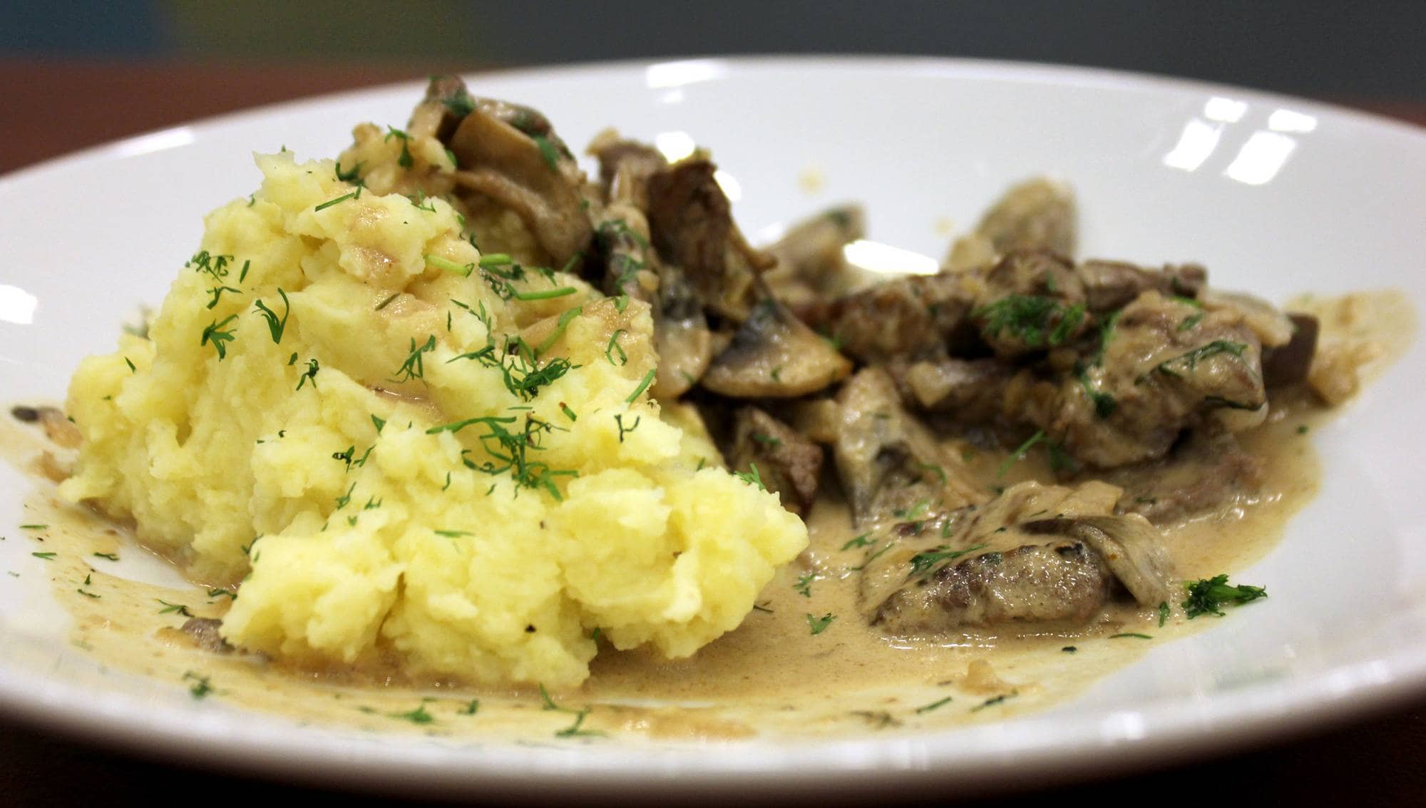 Biff Stroganoff – NRK Mat – Oppskrifter og inspirasjon