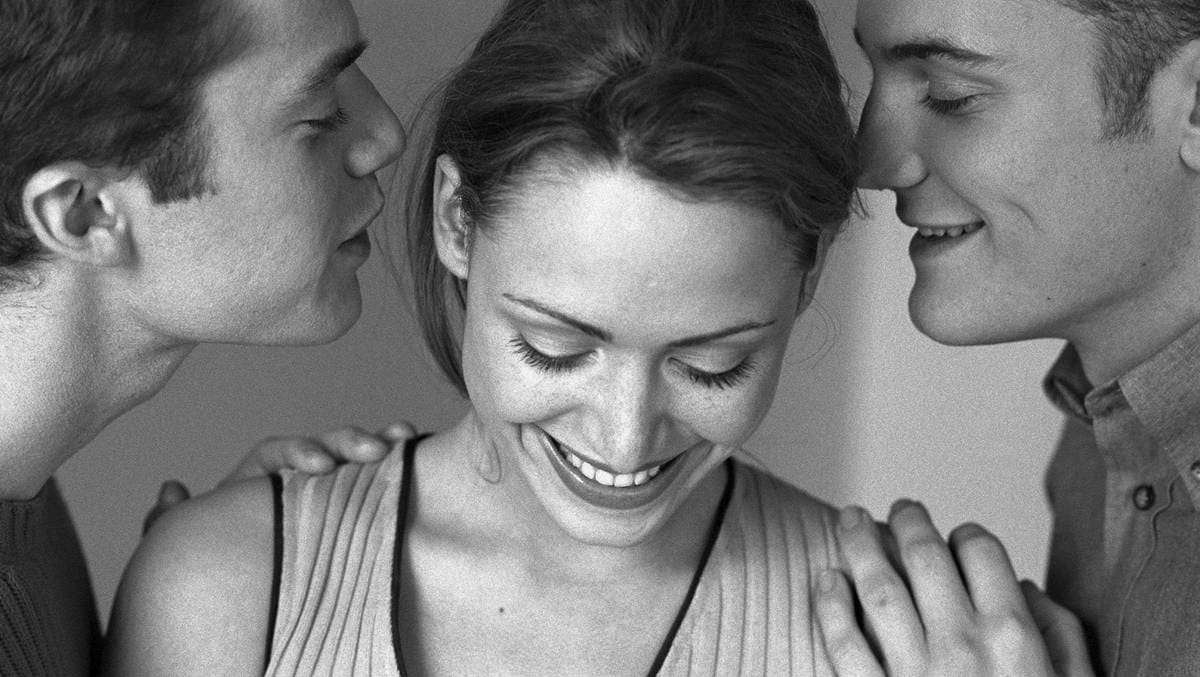 Tittel: Smilefjes. Tommel opp. Regnbue av Victoria Durnak – NRK Kultur ...