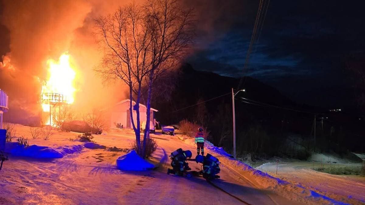Brann i bolighus i Narvik: – Anses som tapt – NRK Nordland