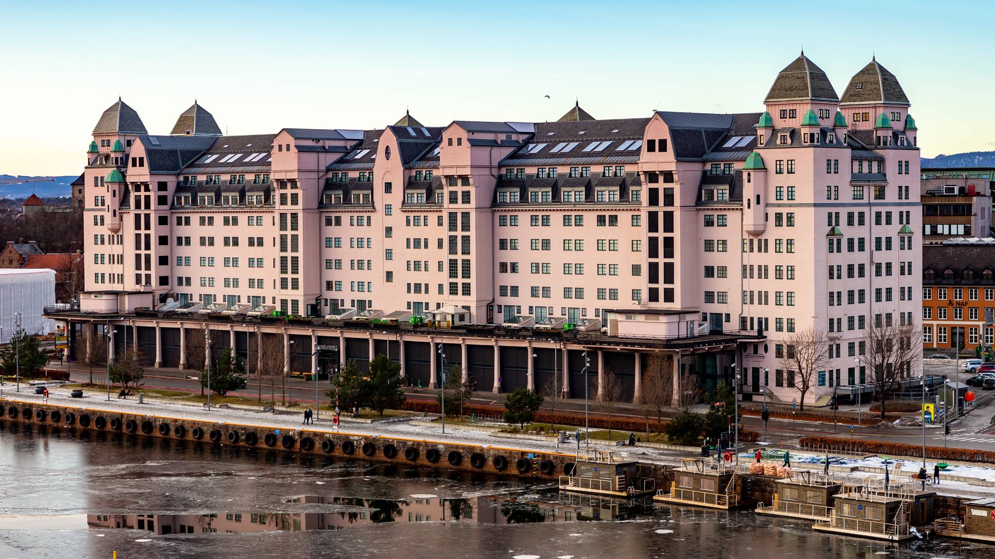 Omstridd Max Manus-statue blir flytta – Stor-Oslo