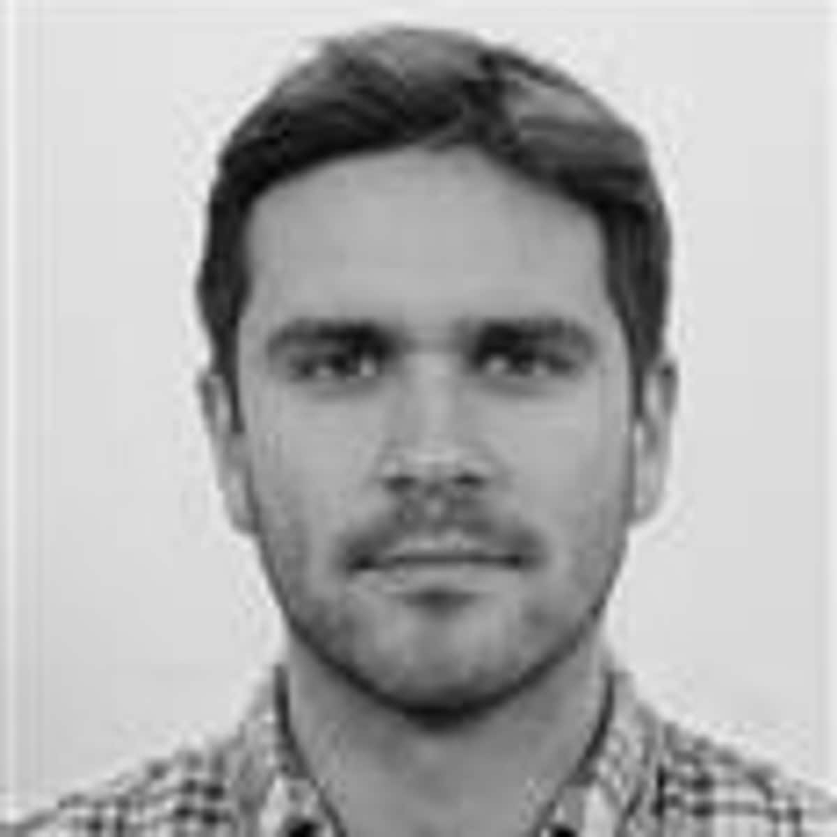 Granatangrepet: Foreldrene til 13-åring tiltalt for familievold – Stor-Oslo