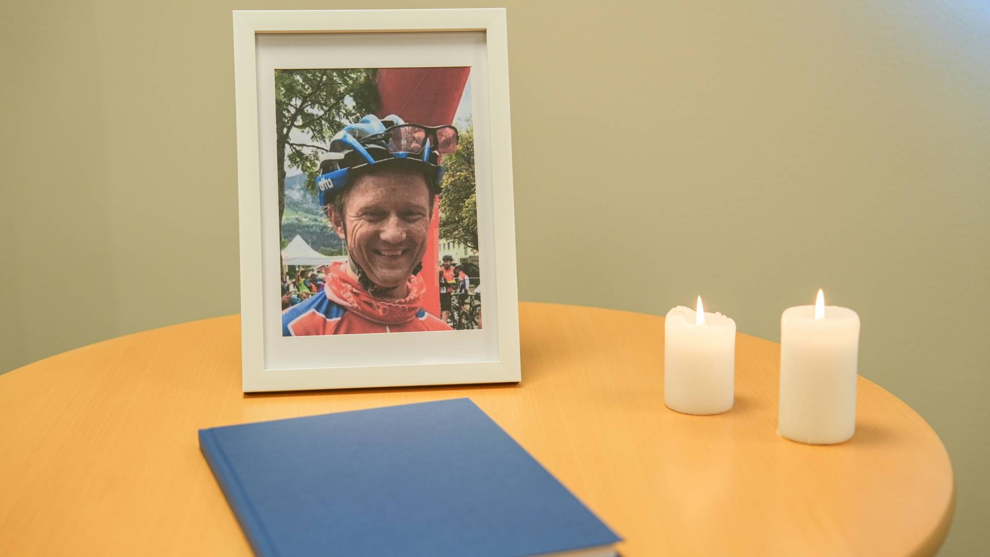 Kollegaer samla for å minnast Stig Gjerstad etter dødsulukka – NRK Vestland