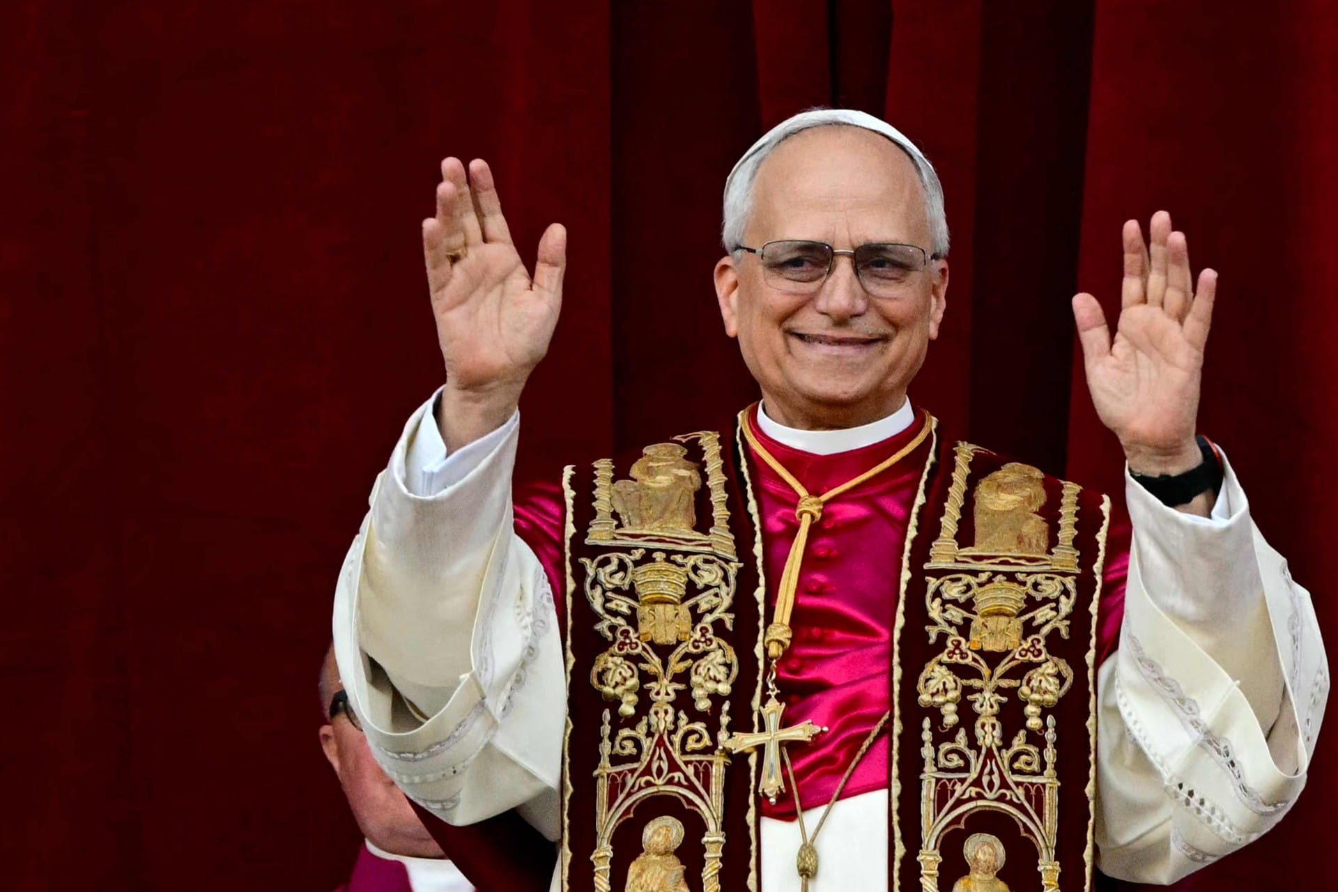 Pave Leo XIV med sin første messe – Siste nytt – NRK