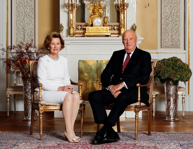 Nye offisielle bilder av kongefamilien – NRK Norge – Oversikt over ...