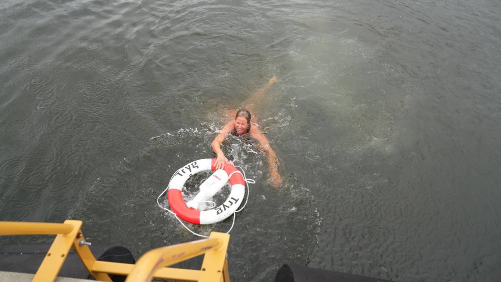 Blinkfestivalen: Astrid Øyre Slind måtte hoppe i havet etter veddemål mot Chris Jespersen – NRK ...