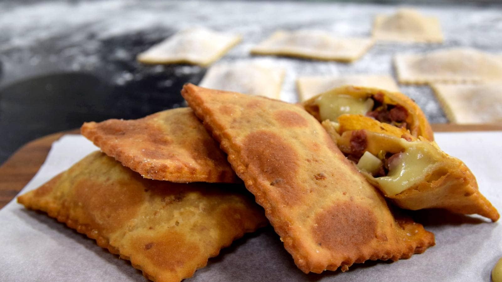 Friterte piroger – NRK Mat – Oppskrifter og inspirasjon