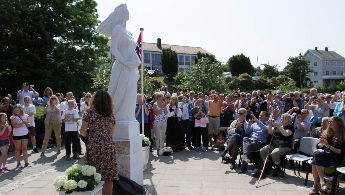 St. Sunniva-statuen avduka i Selje – NRK Vestland
