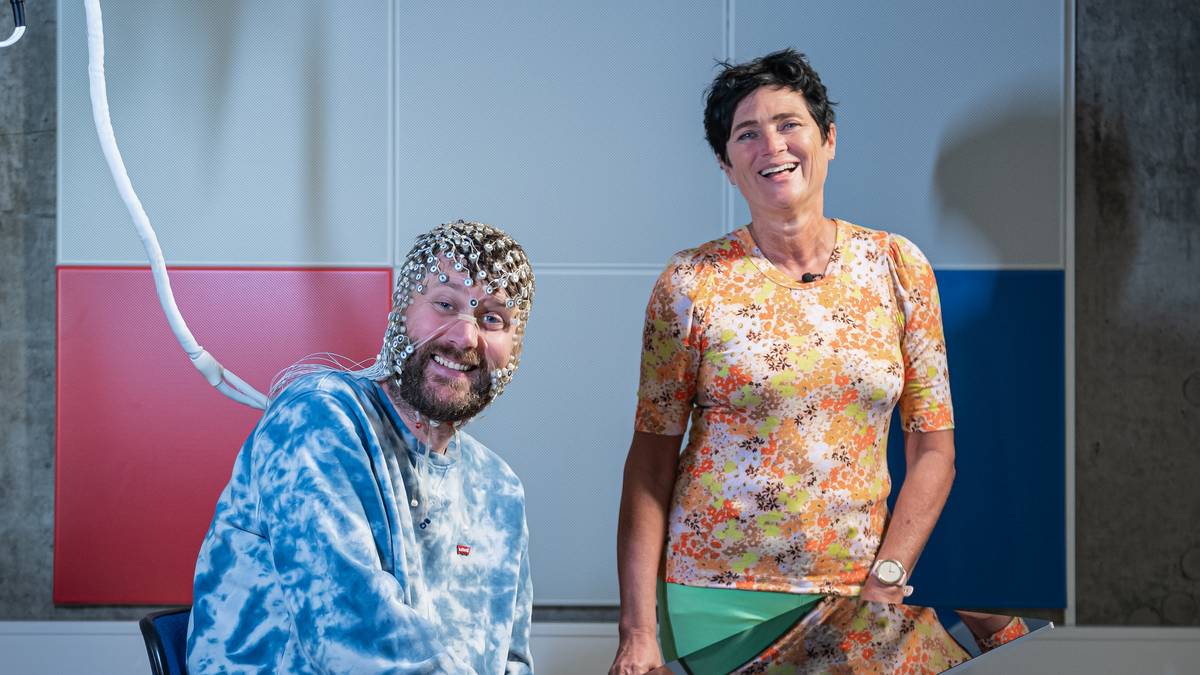 Michael Stilson og Sven Bisgaard Sundet fra «Avlogga» på NRK får prisen ...