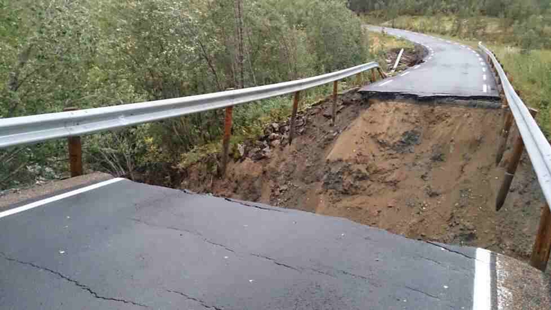 20 meter vei raste ut – NRK