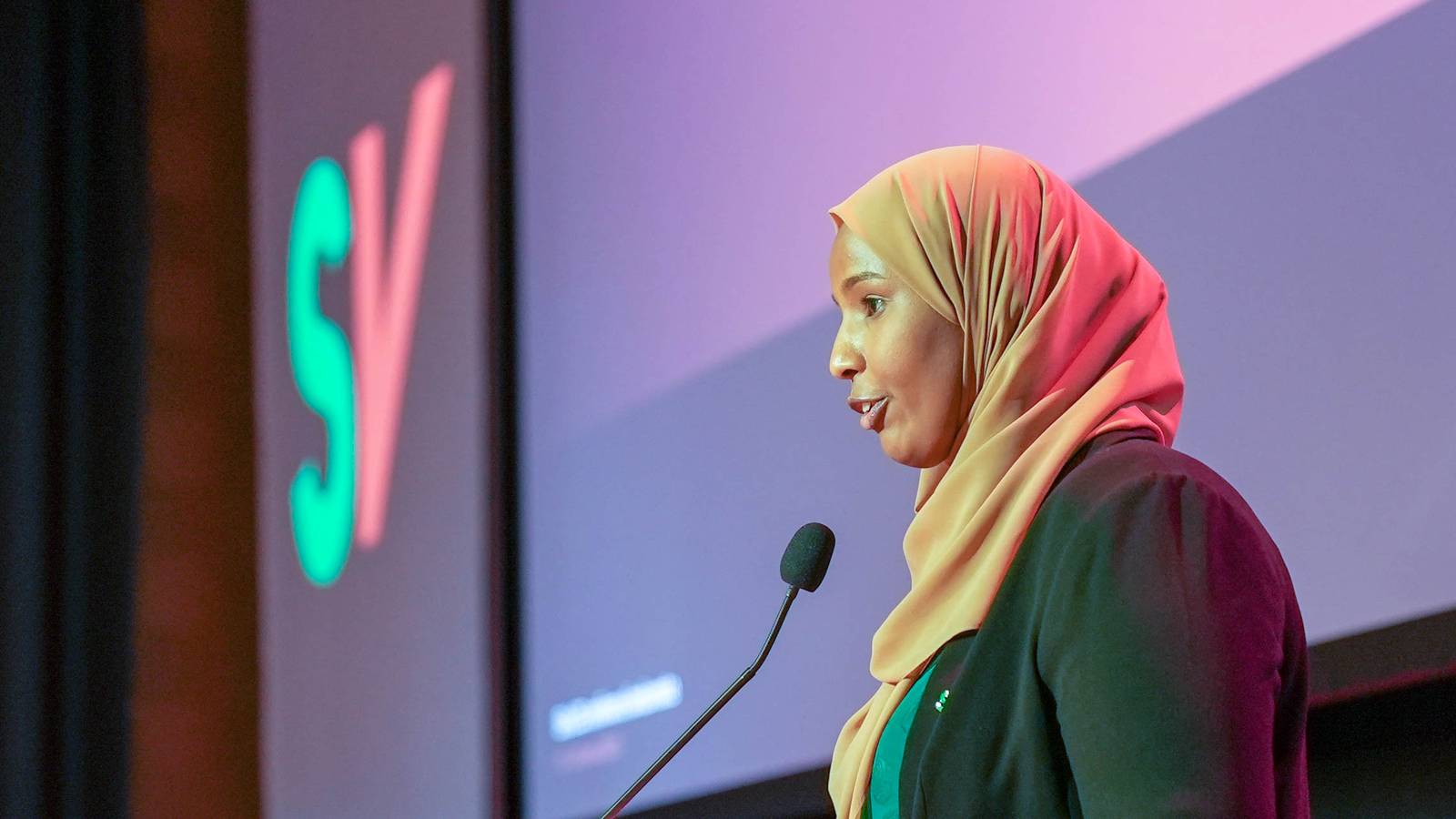 SVs nestleiar Marian Hussein misnøgd etter budsjettenigheten – NRK ...