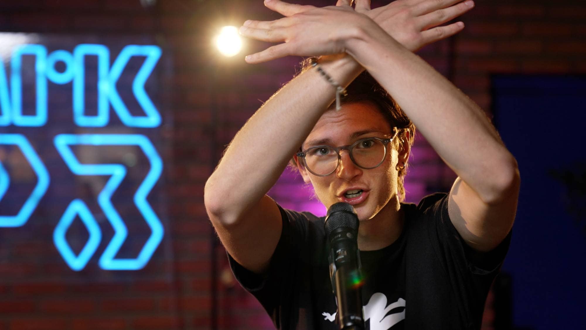 Anmeldelse: «Valget å gå, og vi gikk» av Ari Bajgora – P3 Musikkanmeldelser