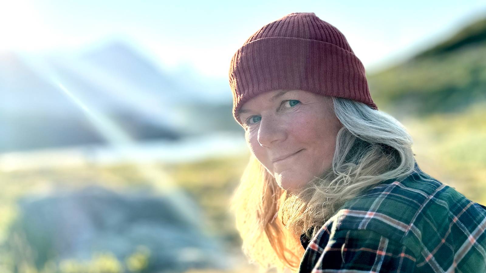 Anne Lindmo i «Frifot» : – Umogleg å halde ein polert fasade – NRK ...