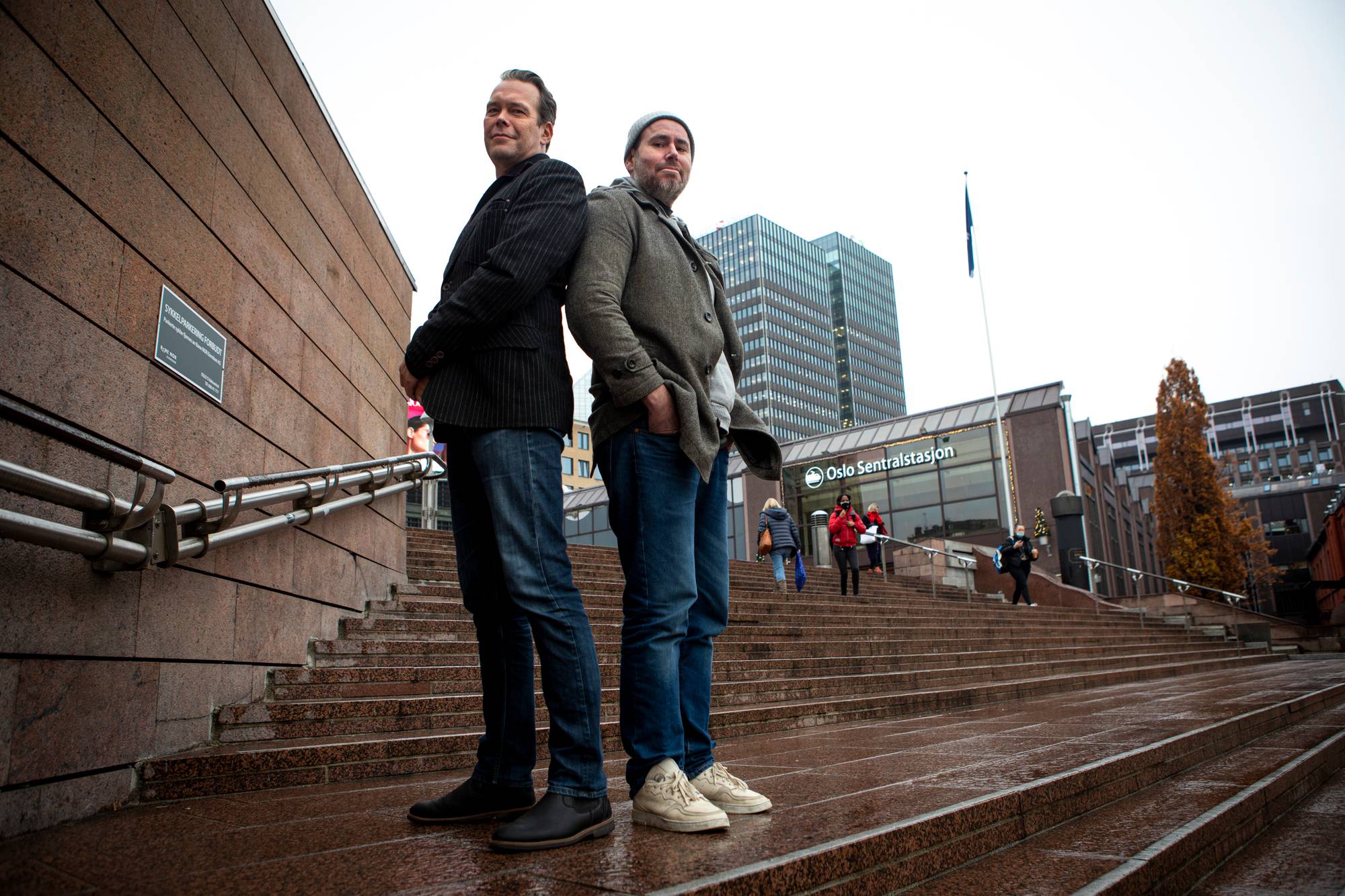 Skuespiller Tommy Karlsen Sandum er død – NRK Kultur og underholdning