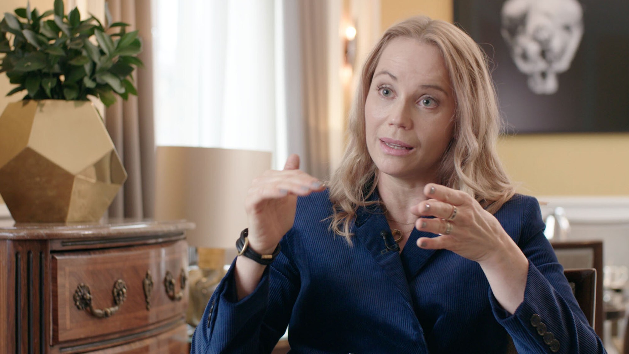 Sofia Helin går kraftig ut mot dei norske historikarane – NRK Kultur og ...