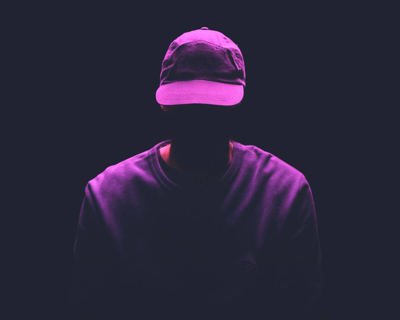 Shakeel Muzaffar er tiltalt for svindel og er internasjonalt etterlyst ...