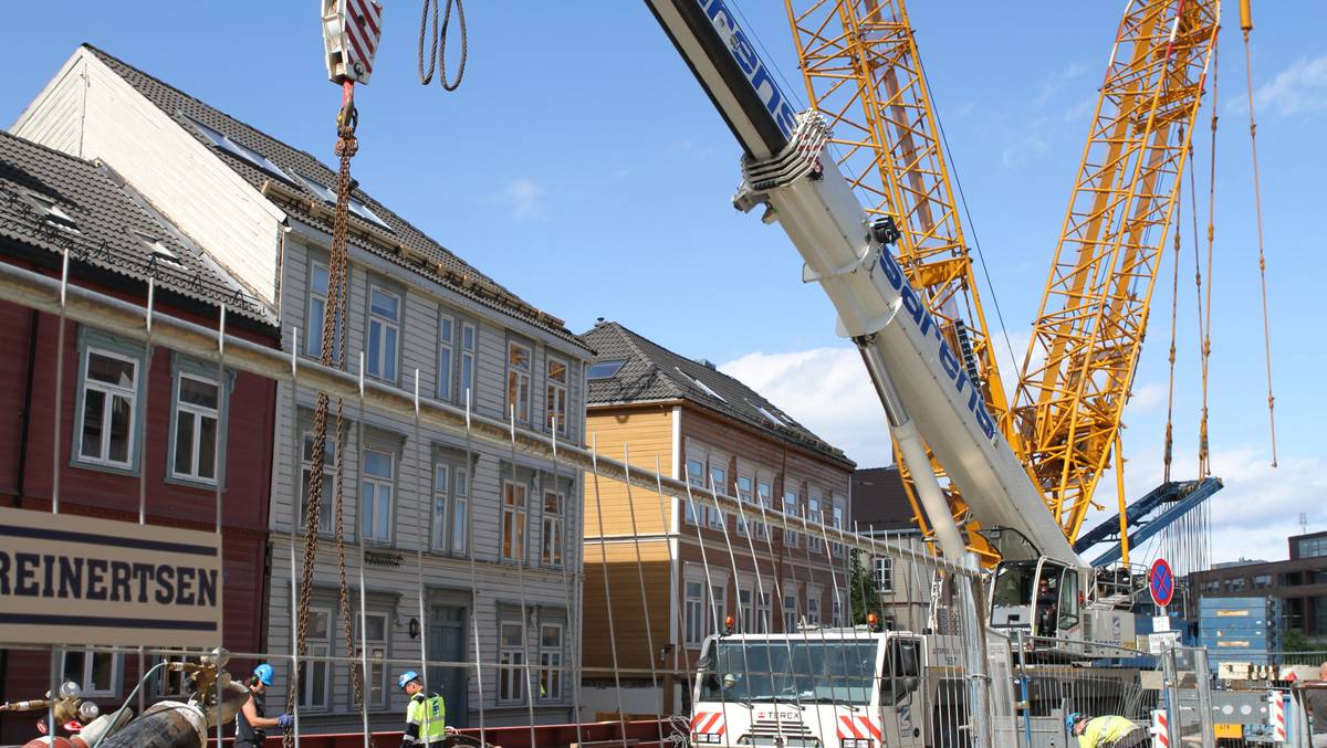 Kran klar på Møllenberg – NRK Trøndelag – Lokale nyheter, TV og radio