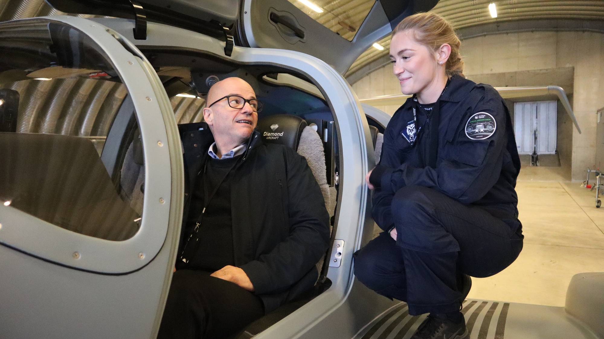 Forsvarsminister Odd Roger Enoksen besøker Andøya flystasjon og Andøya ...