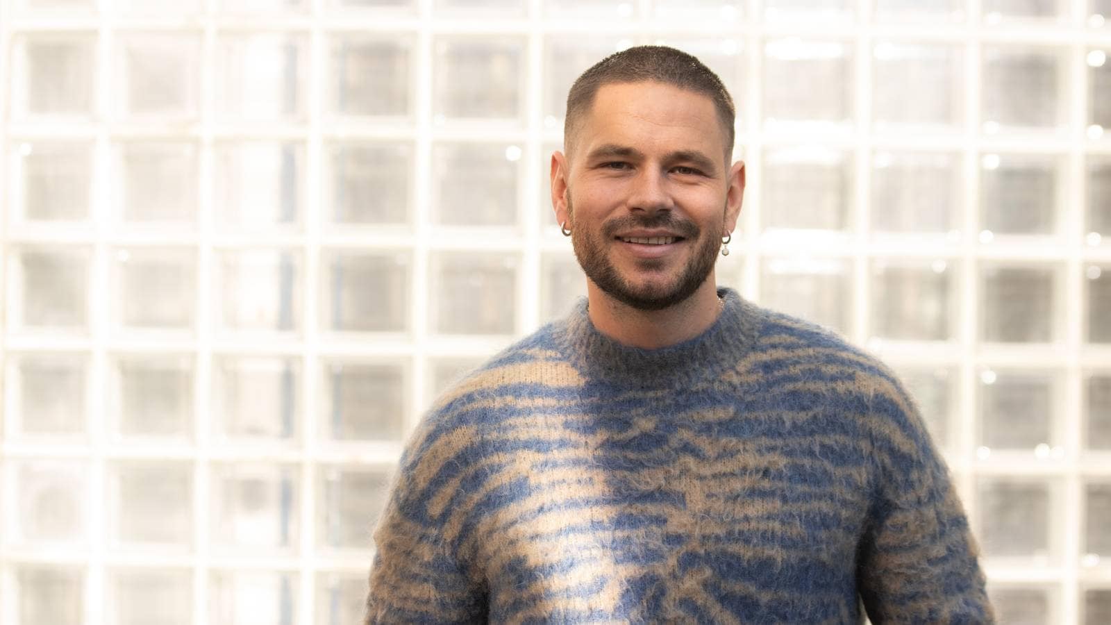 Chris Holsten: – Følelser er vanskelige å snakke om – NRK Kultur og ...