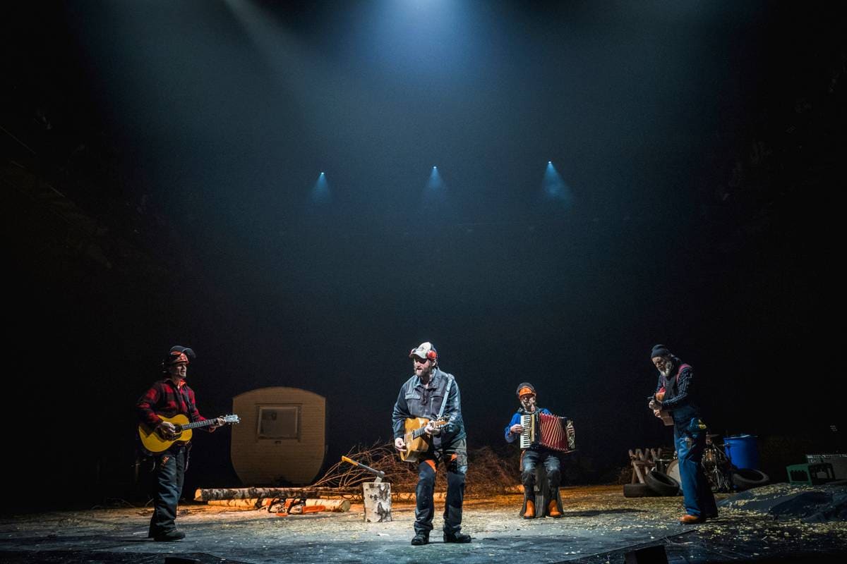 Anmeldelse: «Heil ved» ved Det Norske Teatret – Anmeldelser og anbefalinger