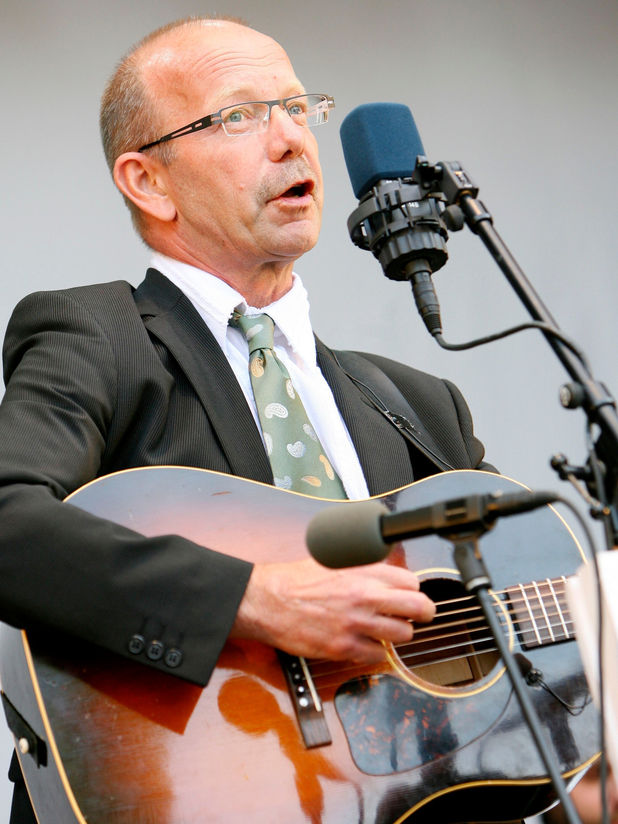 Jonas Fjeld topper Billboard-liste for bluegrassmusikk i USA – NRK ...