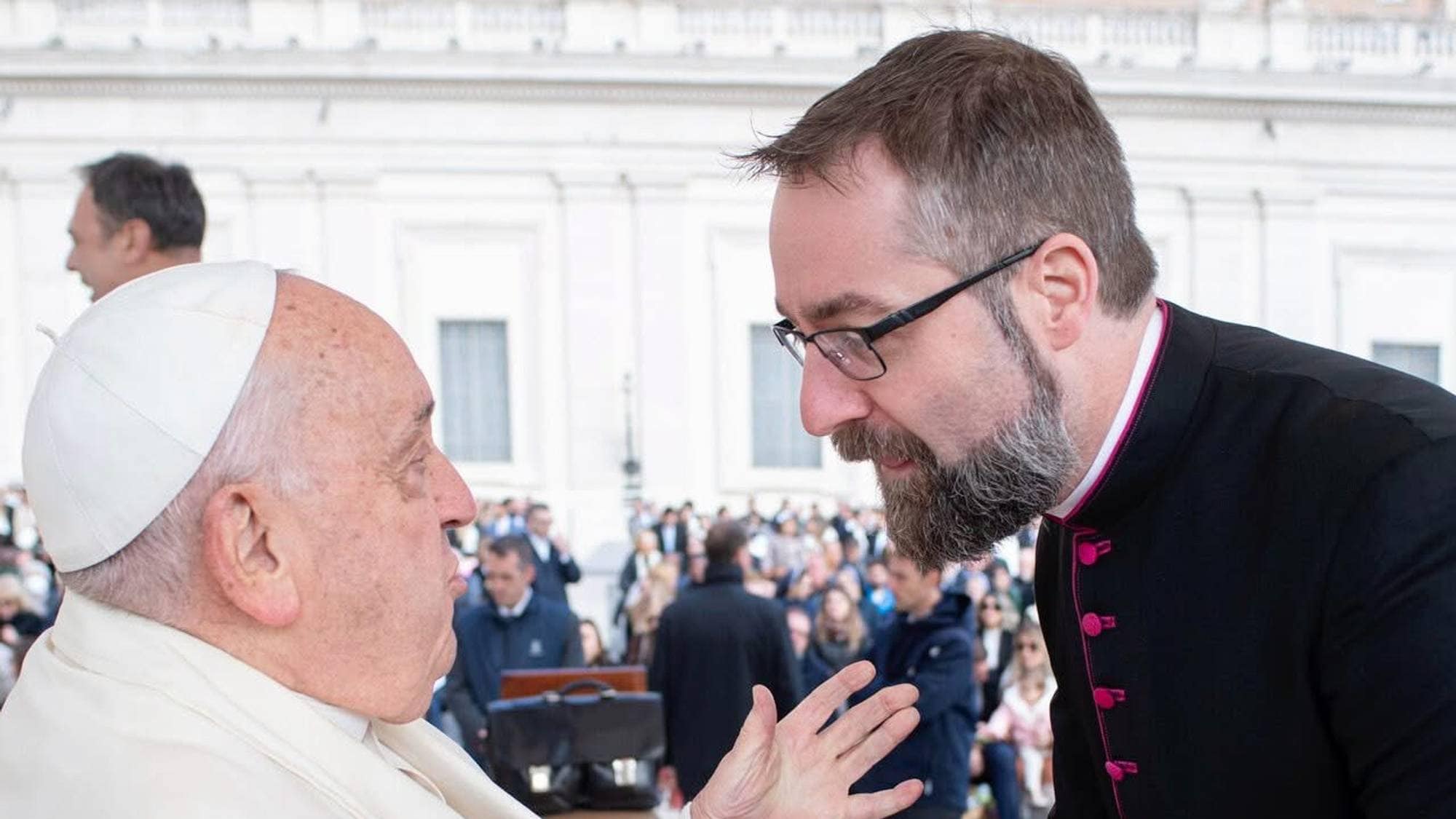 Pave Leo XIV møter pressen – NRK Urix – Utenriksnyheter og -dokumentarer