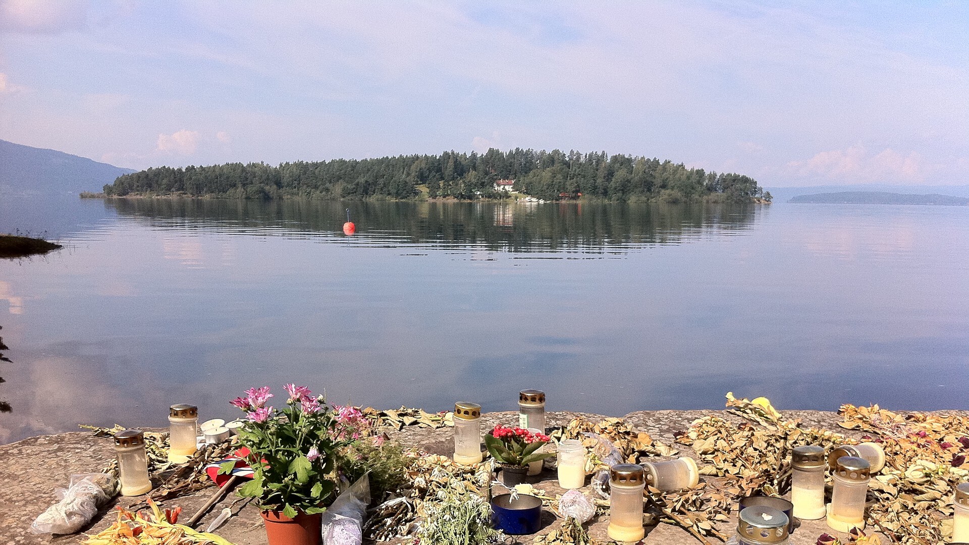 Utøya før og etter katastrofen – NRK