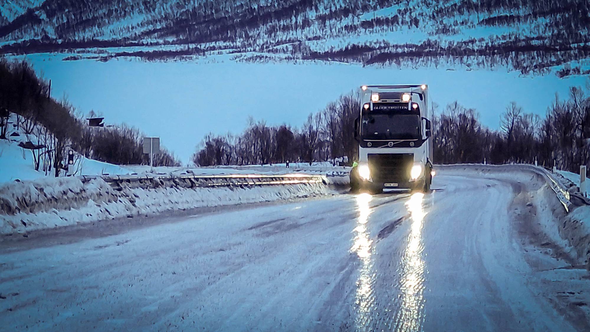 Nå hagler det med farevarsler i Nordland - ferger kansellert og glatte ...