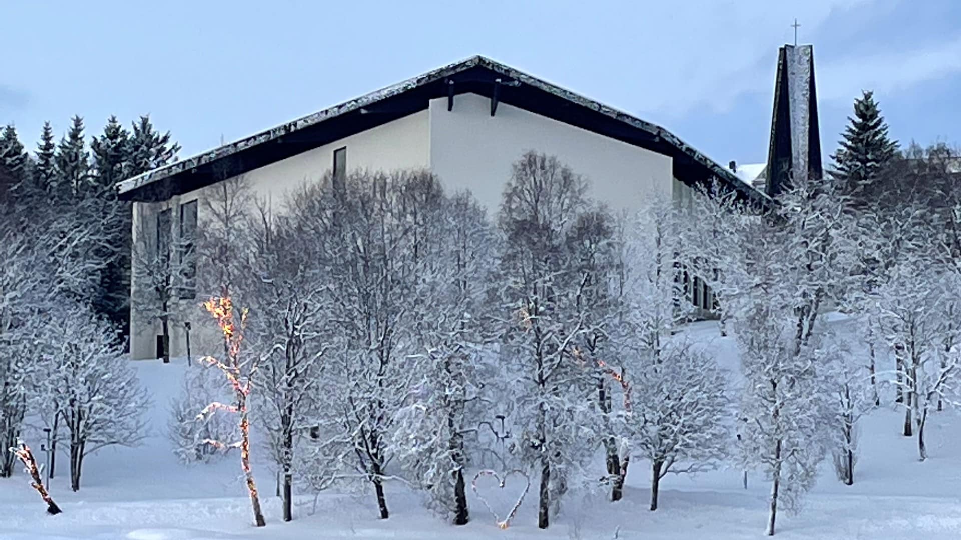 Finnsnes kirke, Senja - Gudstjeneste - radio - NRK Radio