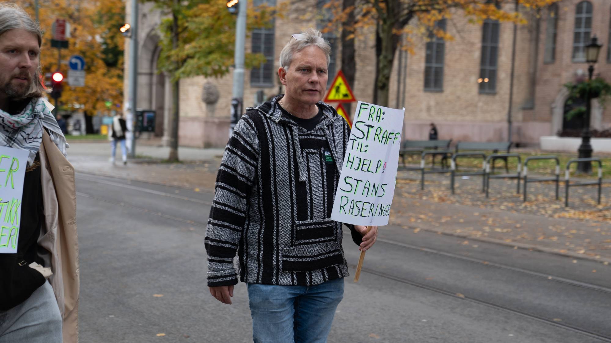 Regjeringen la fram forslag til rusreform – ble møtt av demonstranter – NRK Norge – Oversikt ...