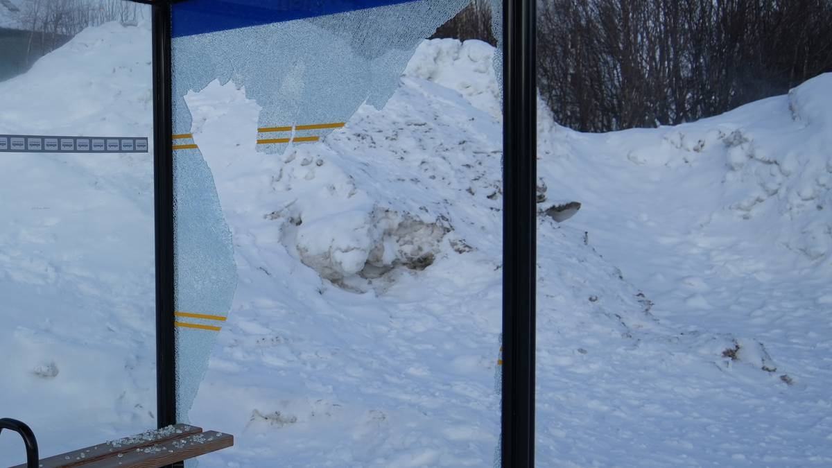 Skudd mot vindu på Fuglenes i Hammerfest – NRK Troms og Finnmark