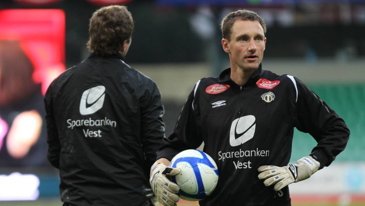 Svensk keeper trenar med Sogndal – NRK Vestland