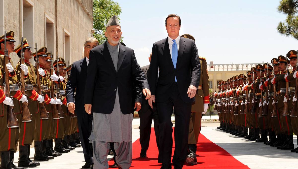 Cameron besøker Afghanistan – NRK Urix – Utenriksnyheter og -dokumentarer Cameron besøker Afghanistan – NRK Urix – Utenriksnyheter og -dokumentarer