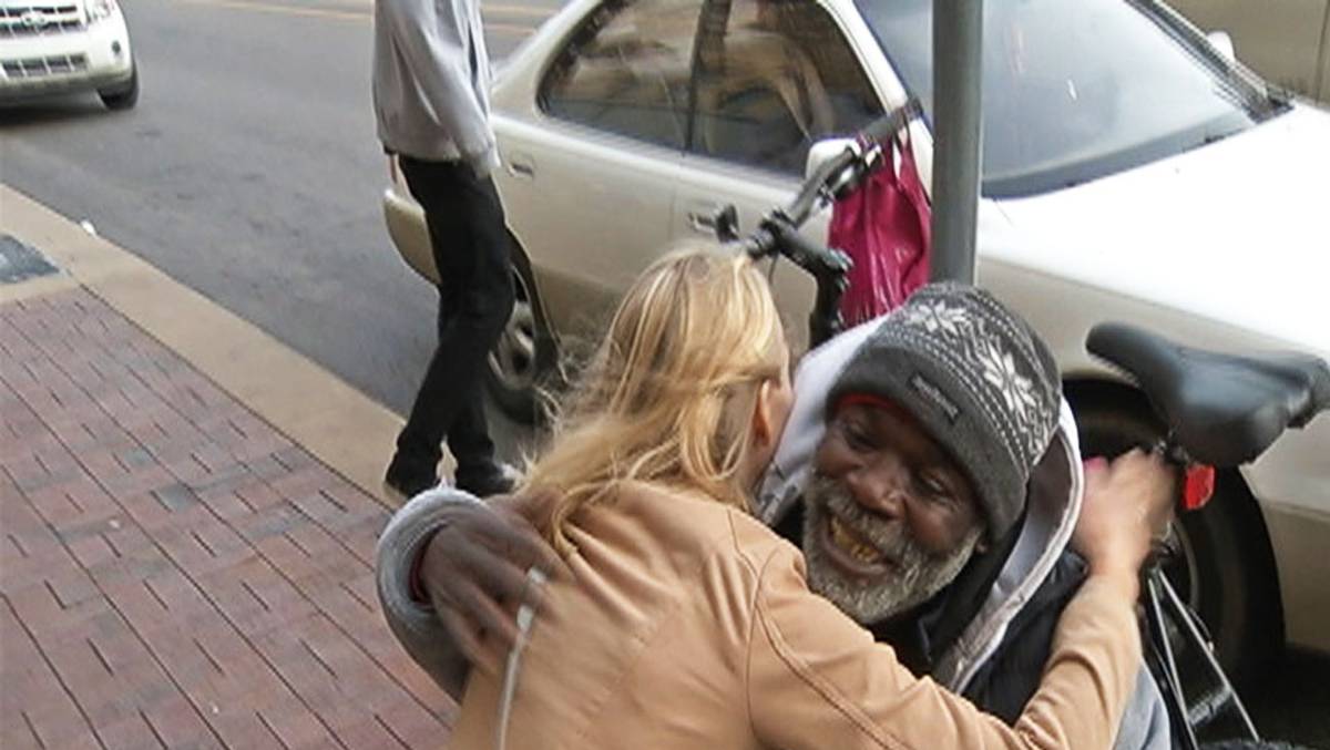 Hjemløs ble rikskjendis i USA – NRK Urix – Utenriksnyheter og -dokumentarer