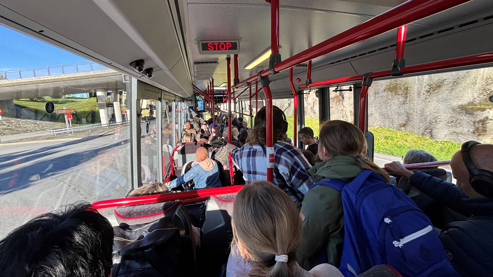 Mellom Stavanger og Jørpeland står folk på bussen i 80 kilometer i ...