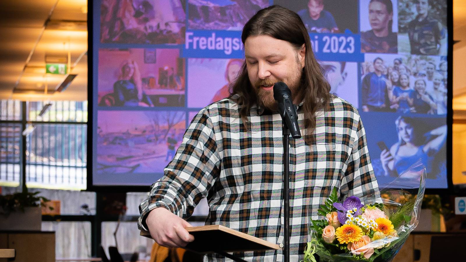 Vidar Eidhammer fekk Alf Helleviks mediemålpris for 2022 – Nynorsk ...