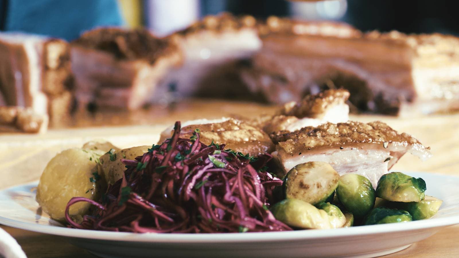 Sprø ribbe med julekrydder – NRK Mat – Oppskrifter og inspirasjon